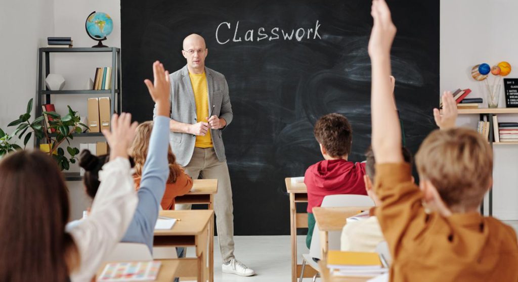 Make education easy with distance learning - Heuristic